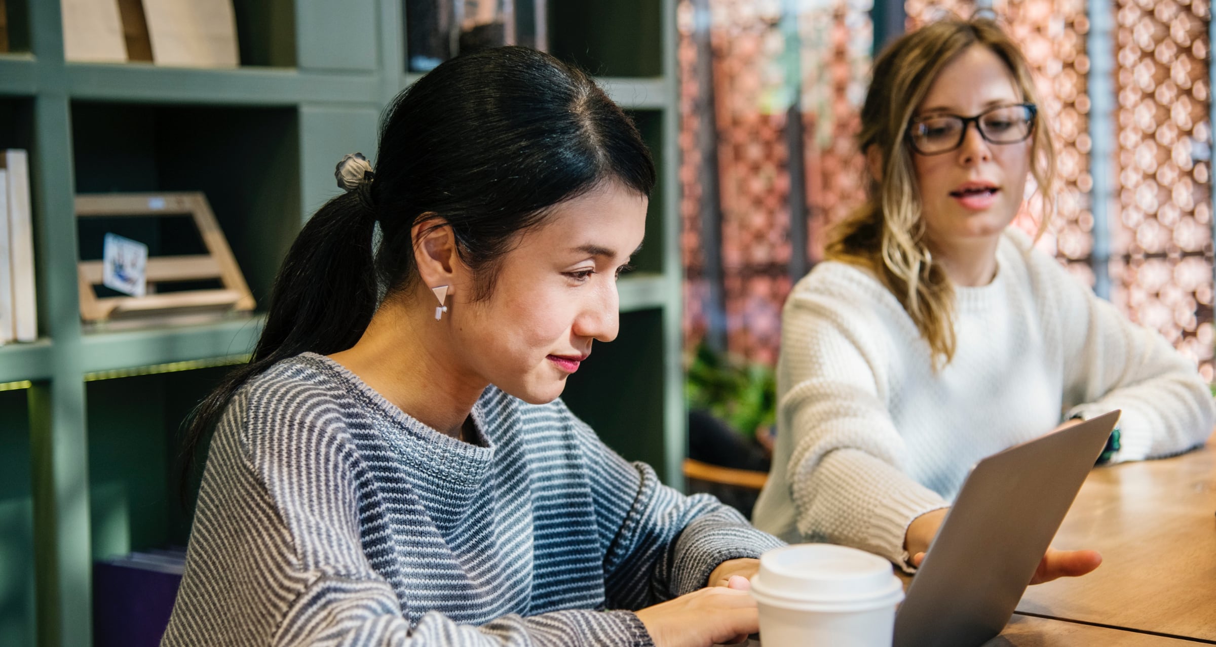 CV-pohjat: Näin teet tyylikkään ansioluettelon helposti – Duunitori