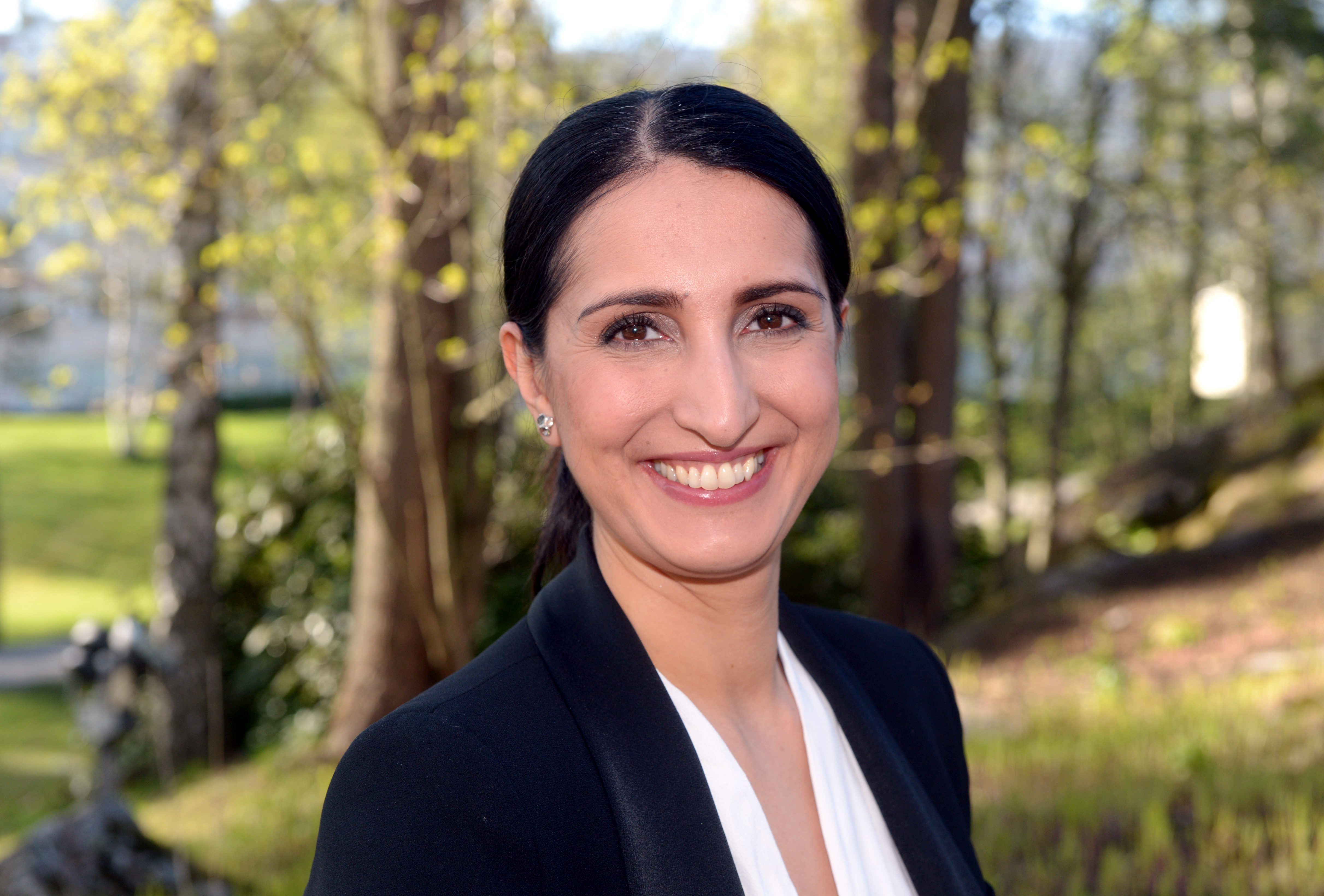 Nasima Razmyar kertoo mokat ja rohkeimmat teot uraltaan - Duunitori