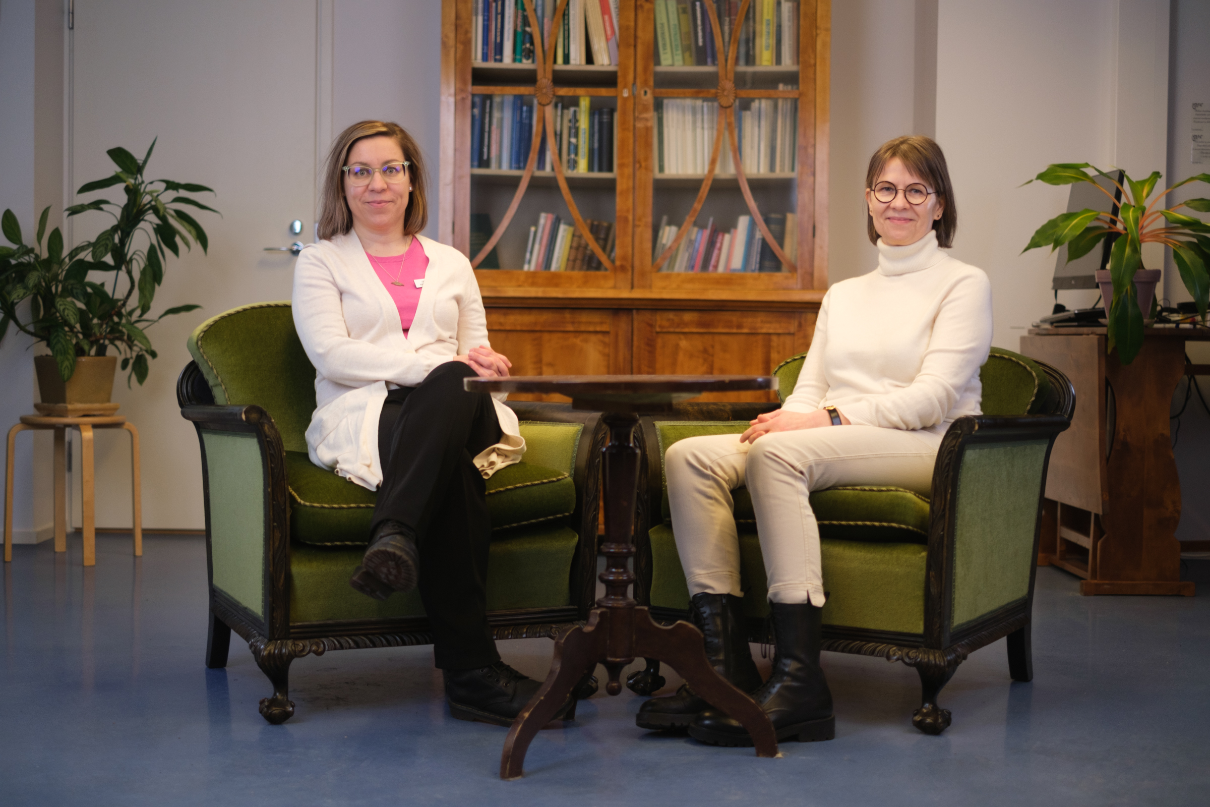 Psykiatrian erikoislääkärit Laura ja Marika ovat pitkän linjan ...